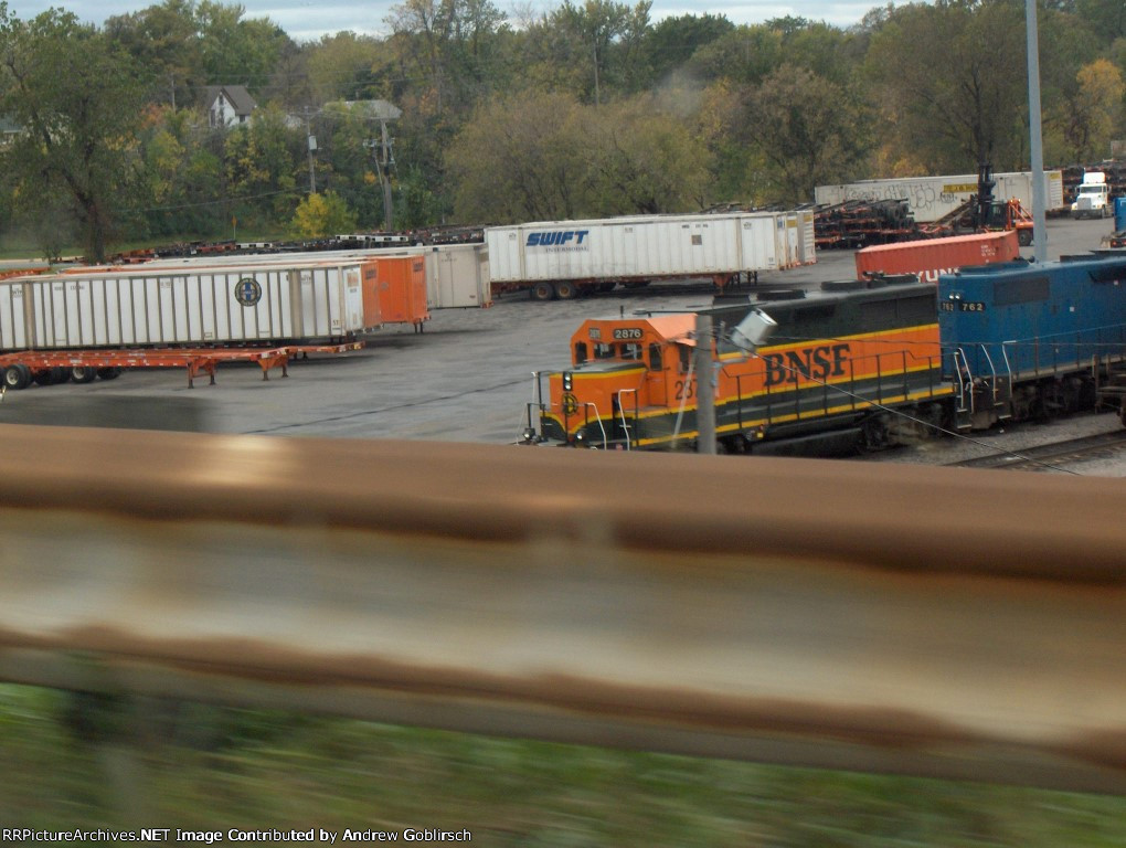 BNSF 2876 + EMDX 762